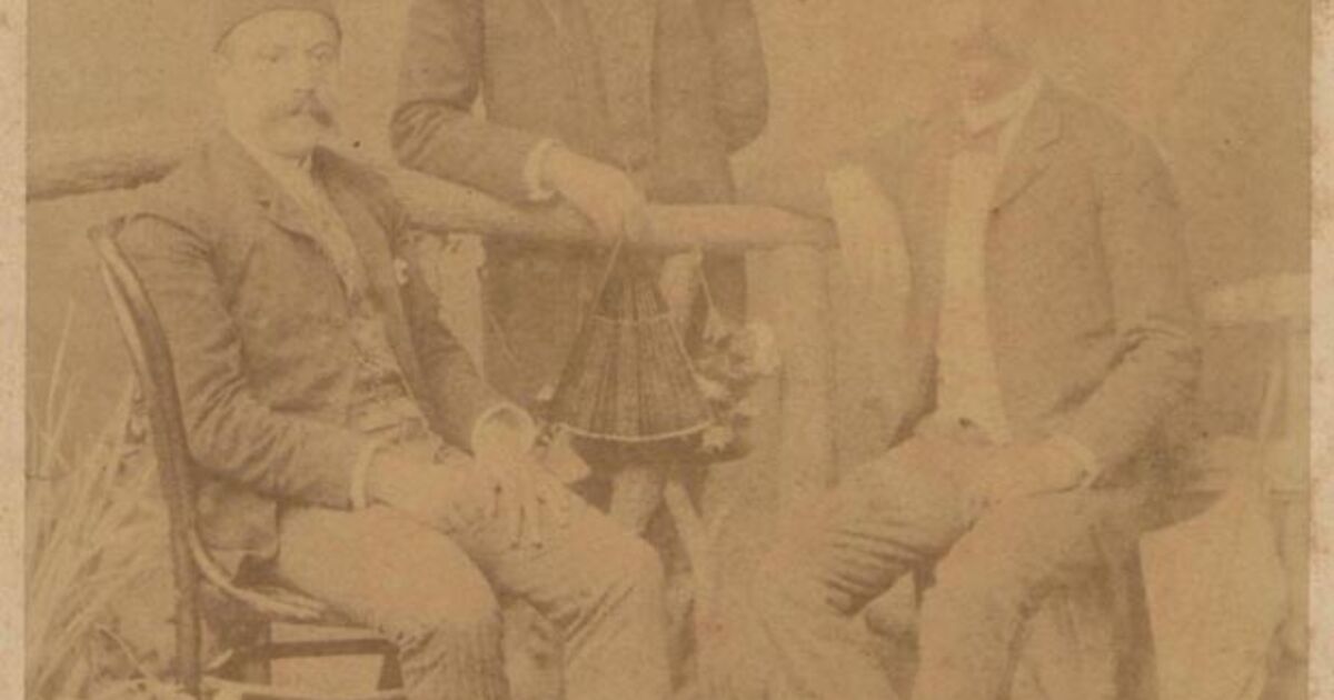 Salt Research: Said Bey'in iki kişiyle birlikte çekilmiş fotoğrafı