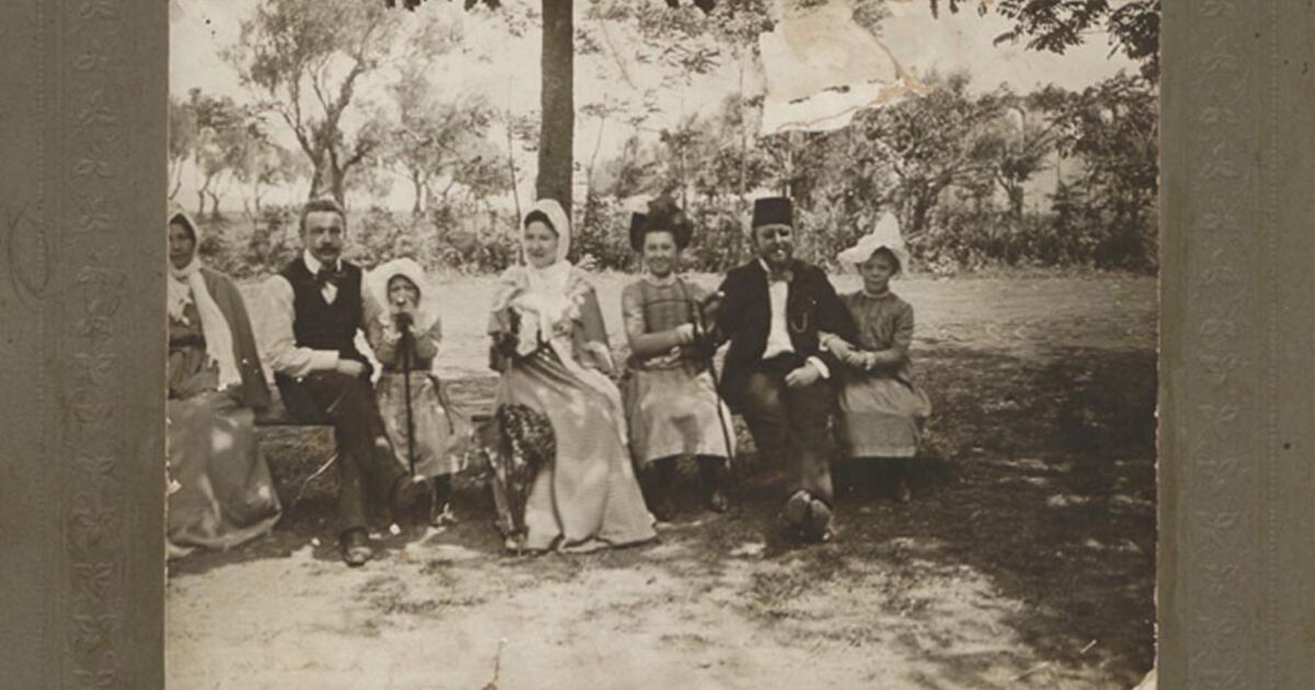 Salt Research: Said Bey ailesiyle birlikte açık havada ağaçlık bir alanda