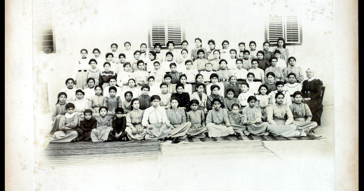 SALT Research: Harpoot, Turkey. 80 Armenian orphan girls in Williams ...